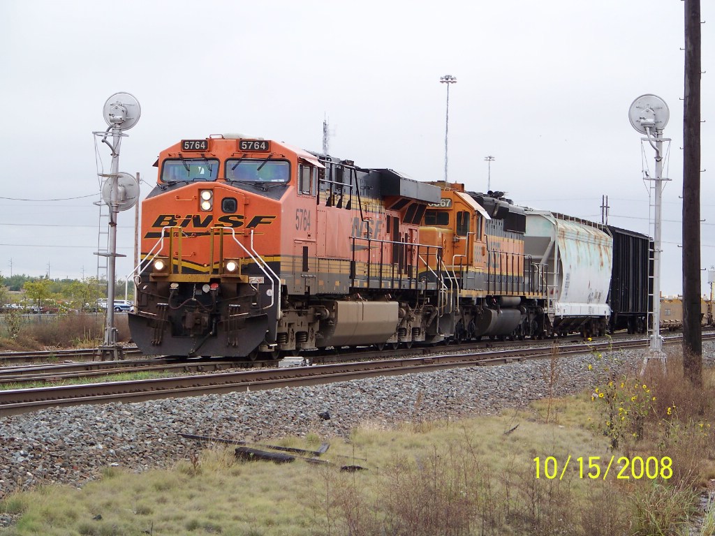 BNSF ES44AC 5764